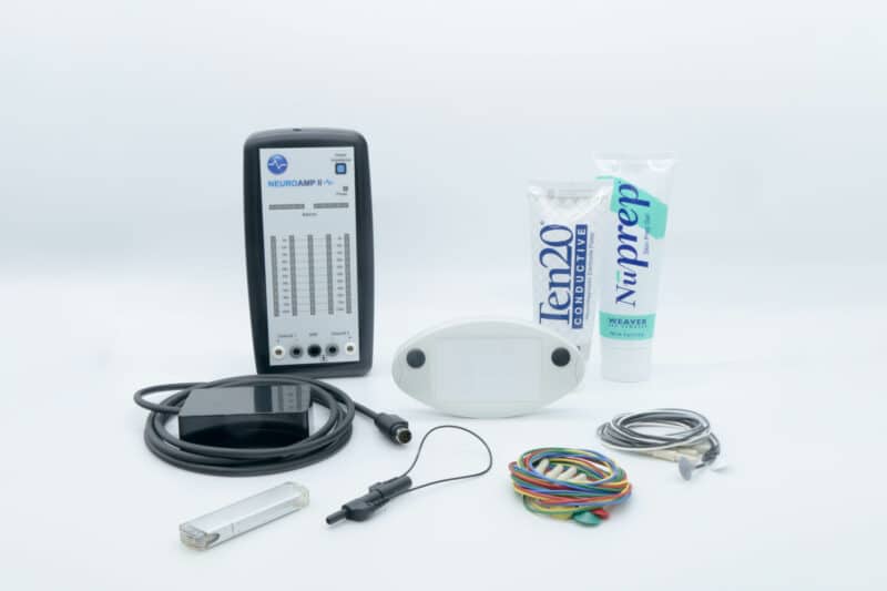 Set NeuroAmp II Advanced - EEG Institute